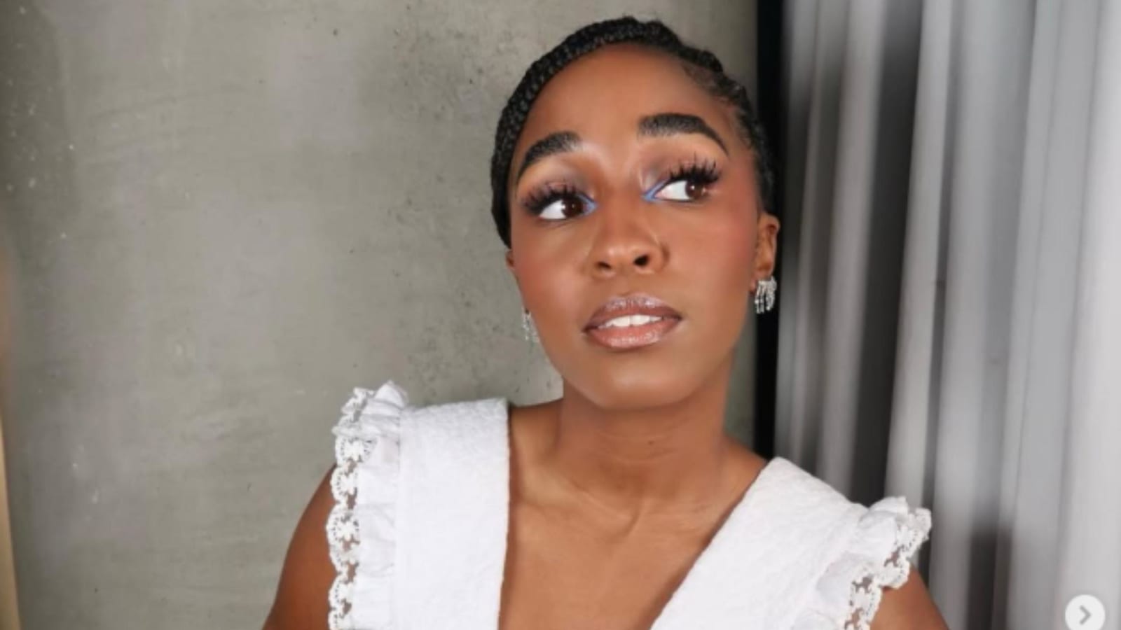 Facts about Ayo Edebiri as Julia Roberts becomes emotional on their ...