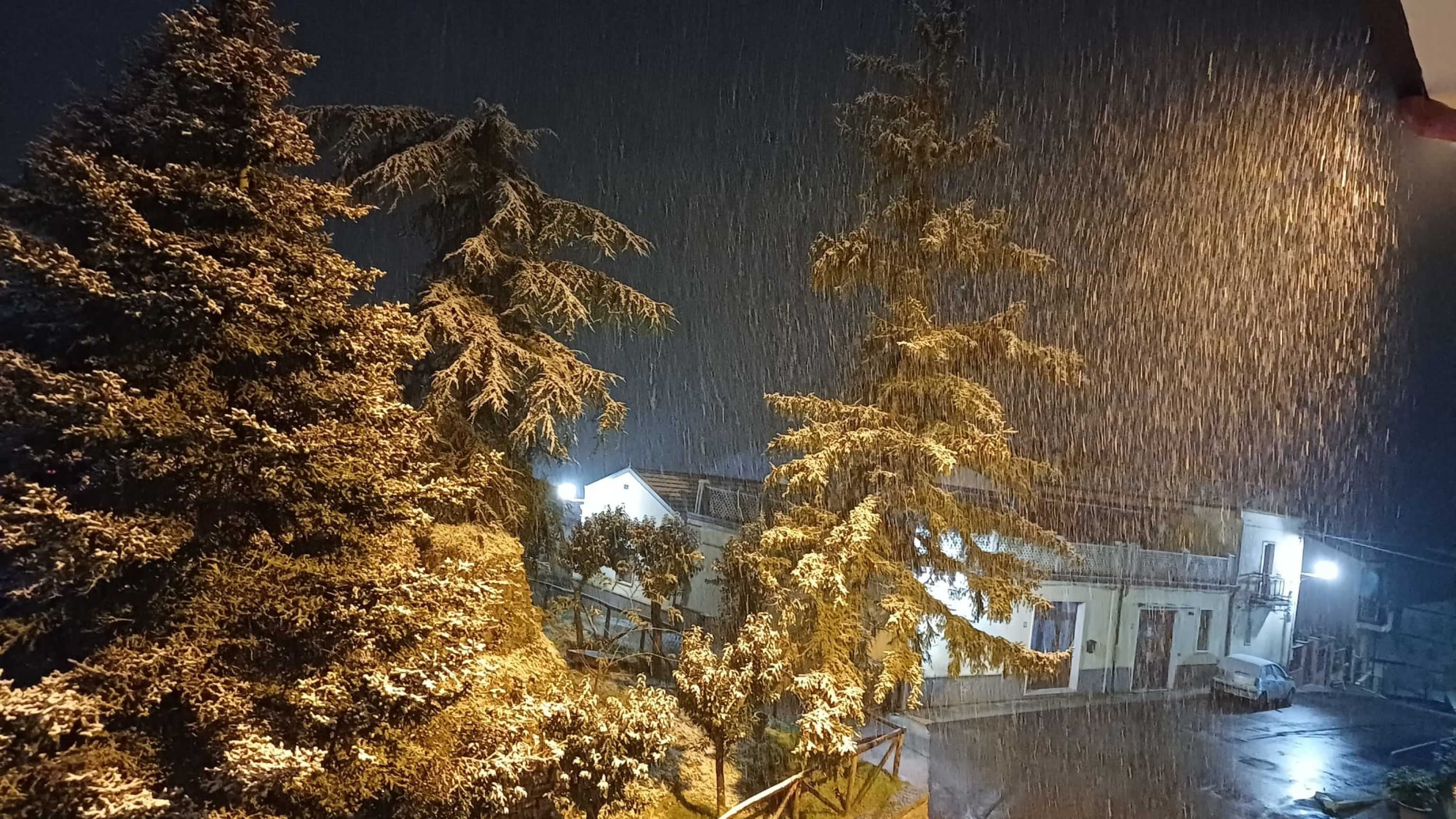 Nevica nel Foggiano, imbiancati alcuni comuni del Subappennino