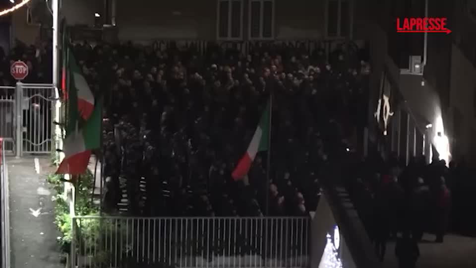 Acca Larentia, saluti romani al rito del 'Presente'