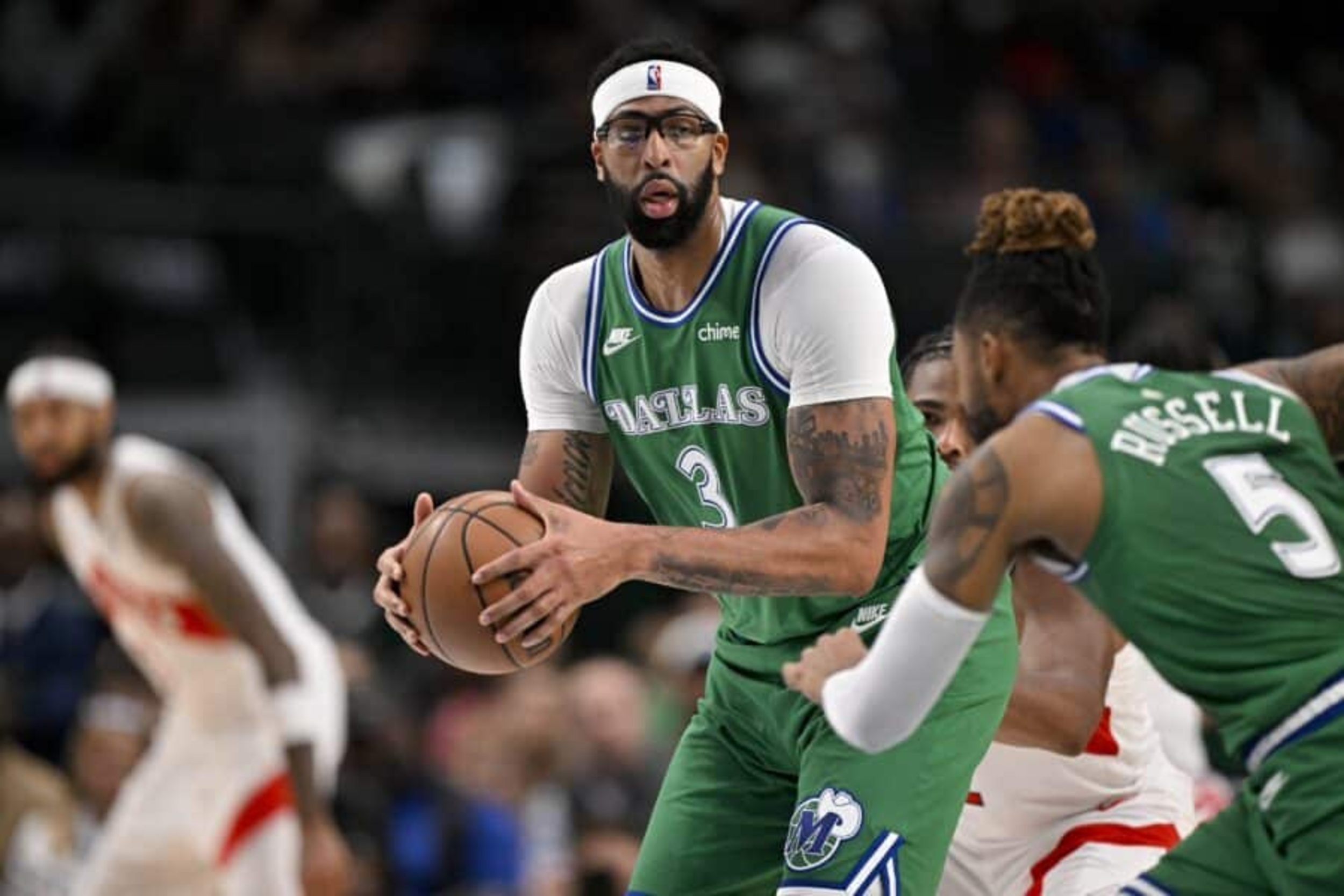 New Anthony Davis trade scenario highlights Bucks desperation on ...
