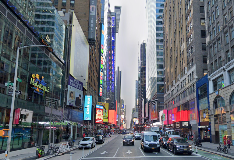 Trio slash, stab man in Times Square pot deal gone wrong: sources