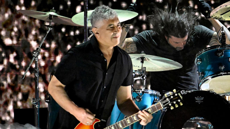 Pat Smear to miss upcoming Foo Fighters shows after breaking foot in ...