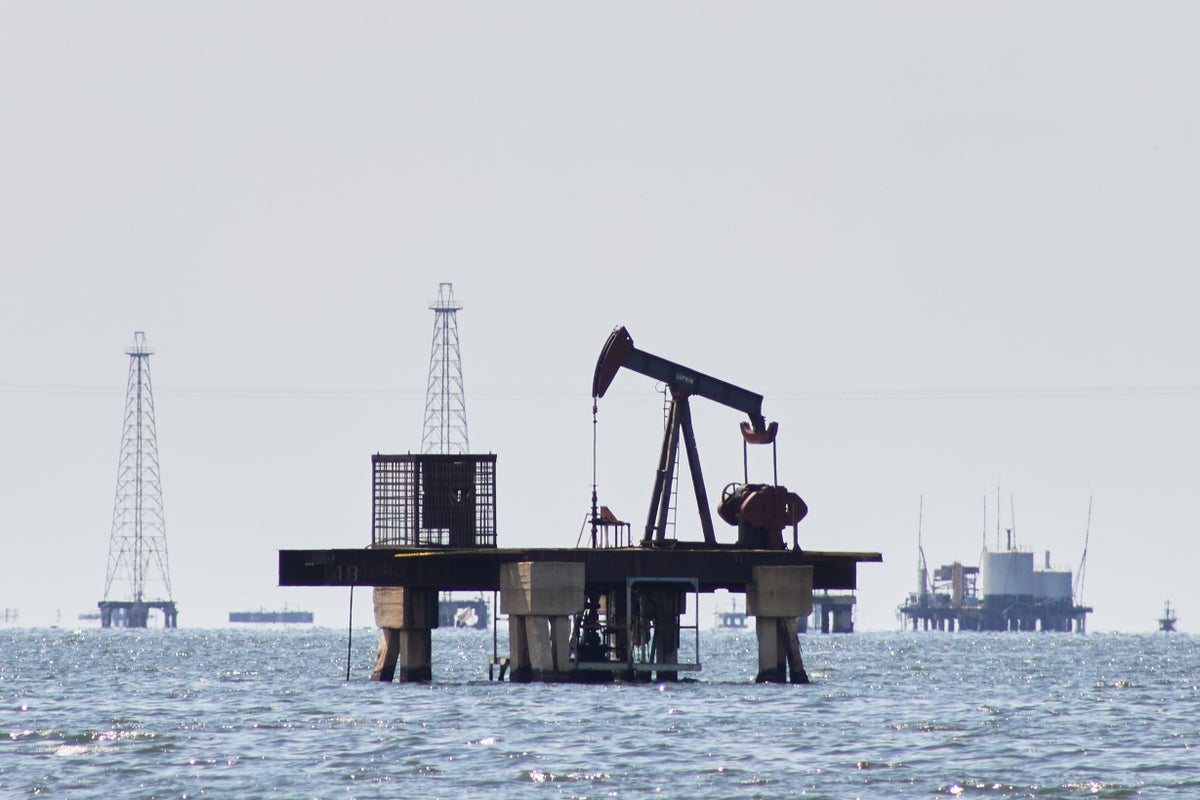 Trump considers subsidies to push oil companies to drill in Venezuela