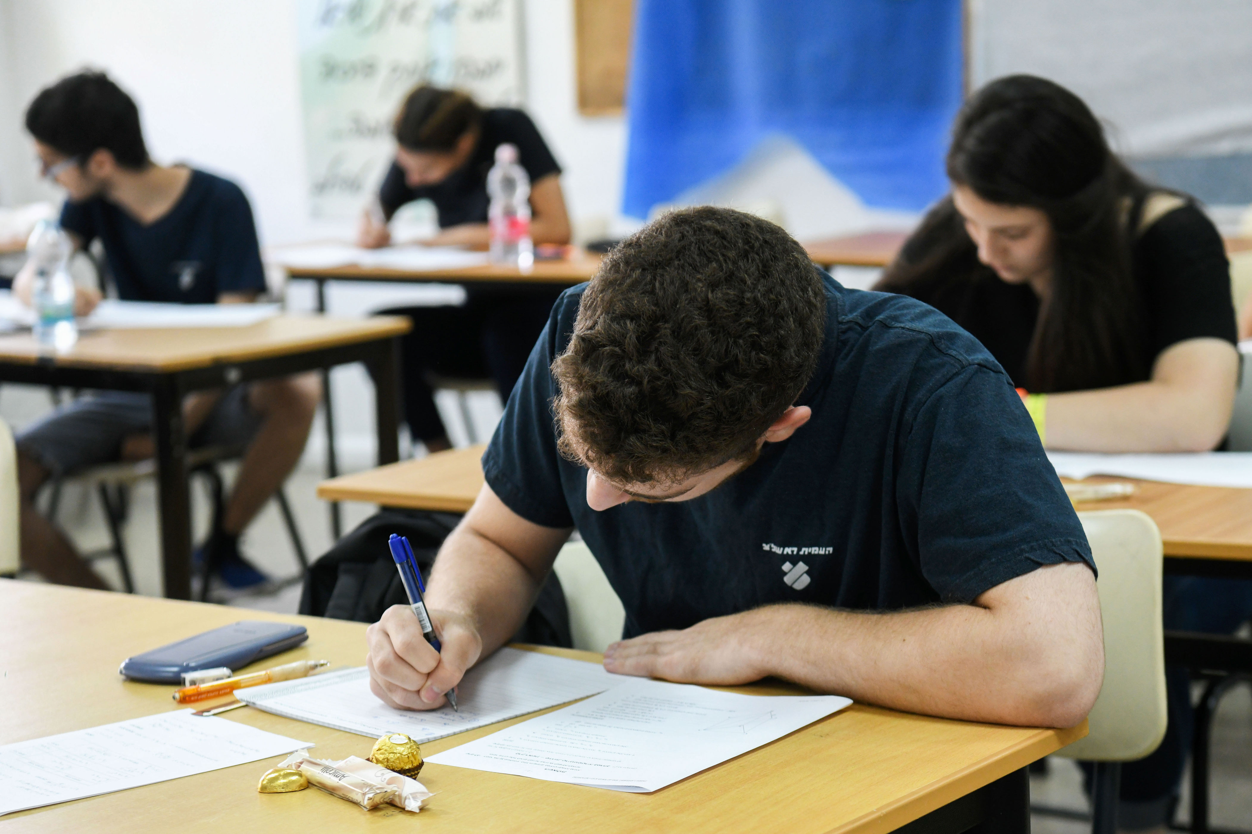 Israeli students caught after making approx. NIS 600,000 selling bagrut ...