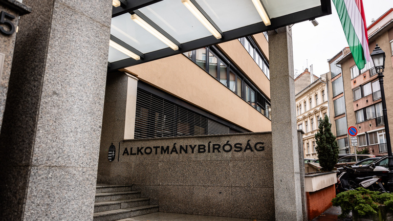 Alkotmánybíróság döntött a bírák etikai kódexét támadó Varga Zs ...