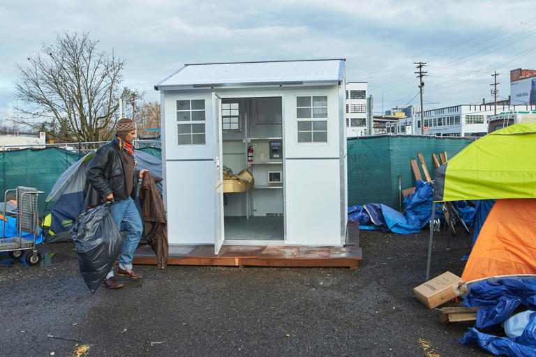 Portland to evict 100 from homeless shelters for exceeding stay limits