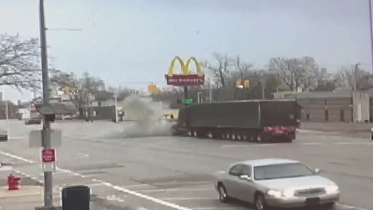 Manhole cover explosion in River Rouge