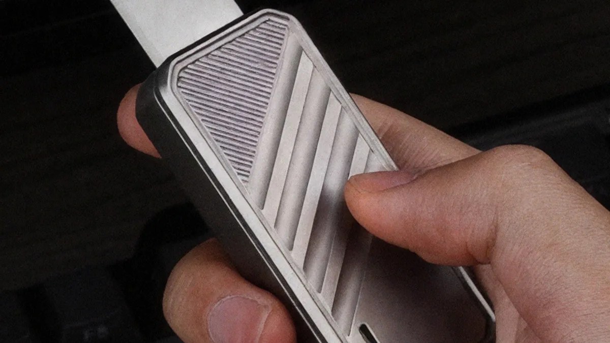 Is this the most fidget-friendly super-affordable utility knife yet?