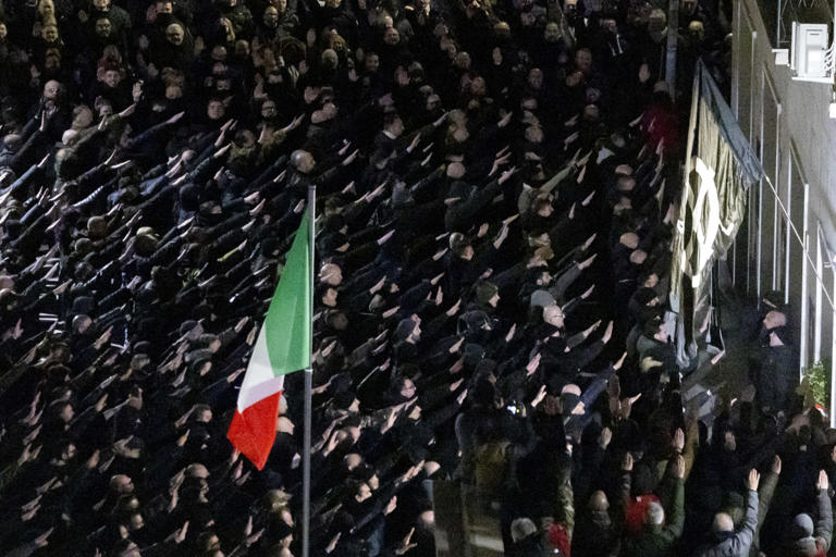 Acca Larenzia, il raduno neofascista interrotto dall’urlo di una donna ...