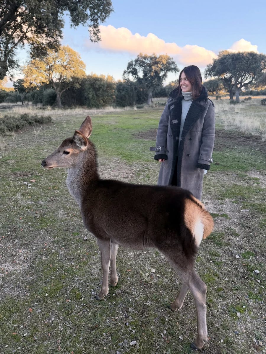 Isabelle Junot marca estilo con el abrigo ideal para el frío polar