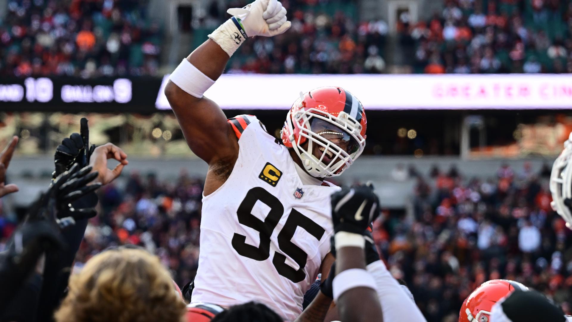 Myles Garrett breaks NFL single-season sack record