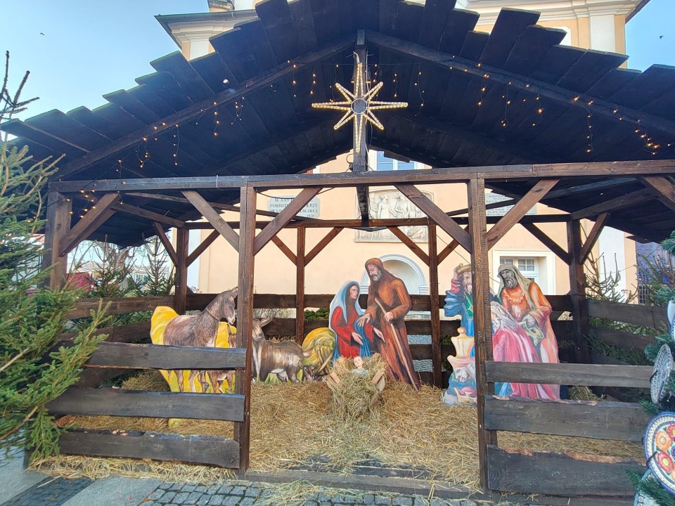 Szokująca egzekucja dzieciątka Jezus w Bolesławcu. Lalka zawisła na ...