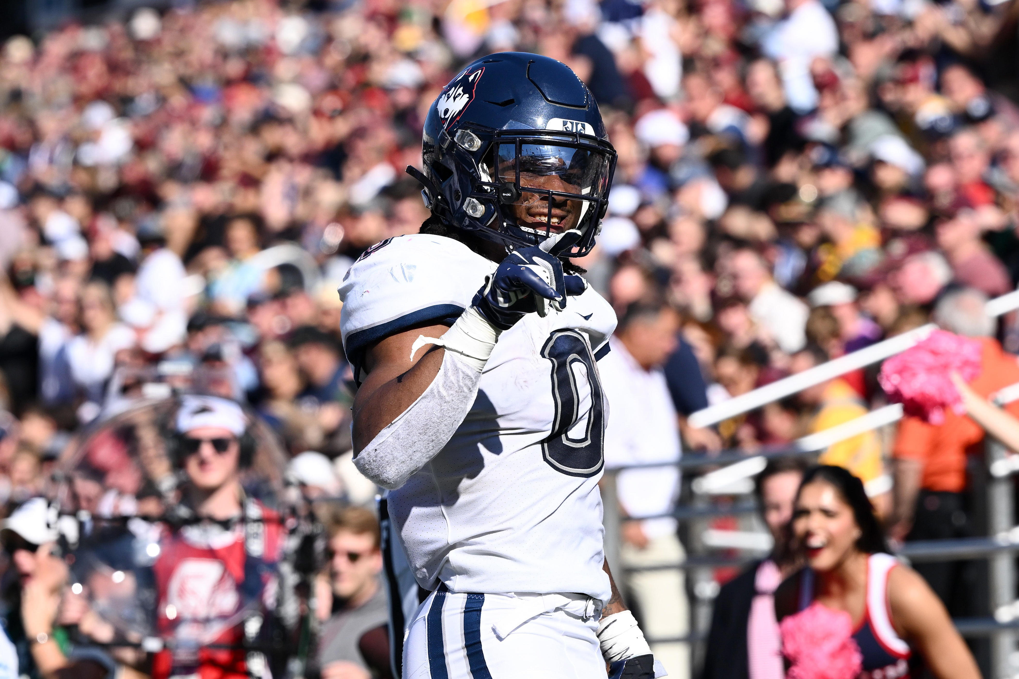 Elite UConn running back transfer commits to Michigan State football