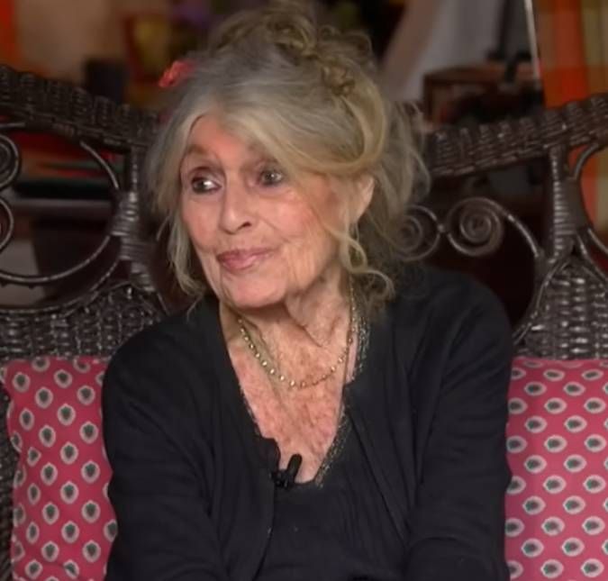 Ícone do cinema, Brigitte Bardot é velada em Saint-Tropez