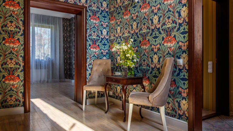 11 trendy old-world wallpaper patterns (& the best way to style them)