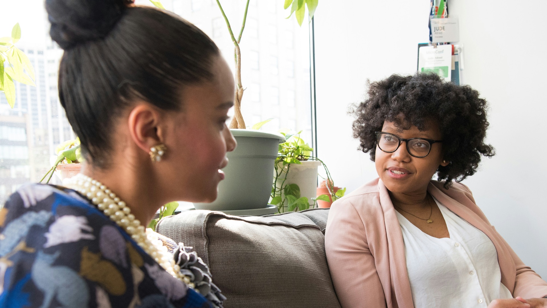 Can't make eye contact? Try these 5 helpful tips