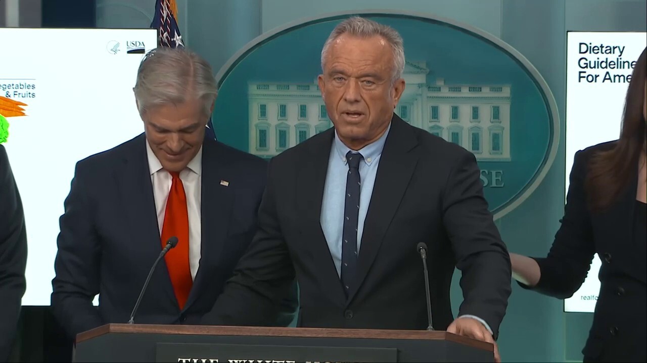 White House press briefing briefly interrupted by RFK Jr.'s duck ...