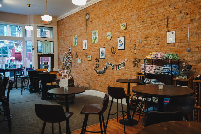 Kalamazoo winery hosts 'white elephant' gift exchange