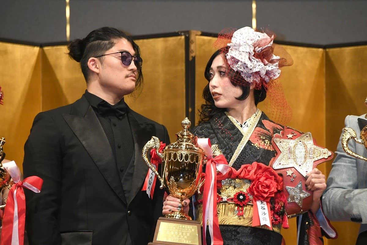 【プロレス大賞】OZAWA〝問題行動〟の一部始終 MVP上谷沙弥にガン飛ばし、乾杯待たずに退場…