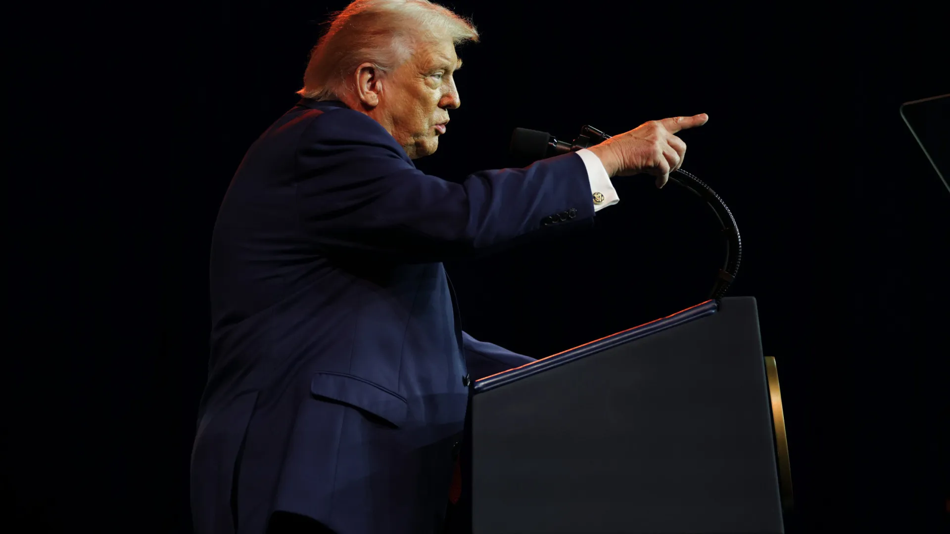 Agente do ICE que matou mulher "a recuperar no hospital", diz Trump