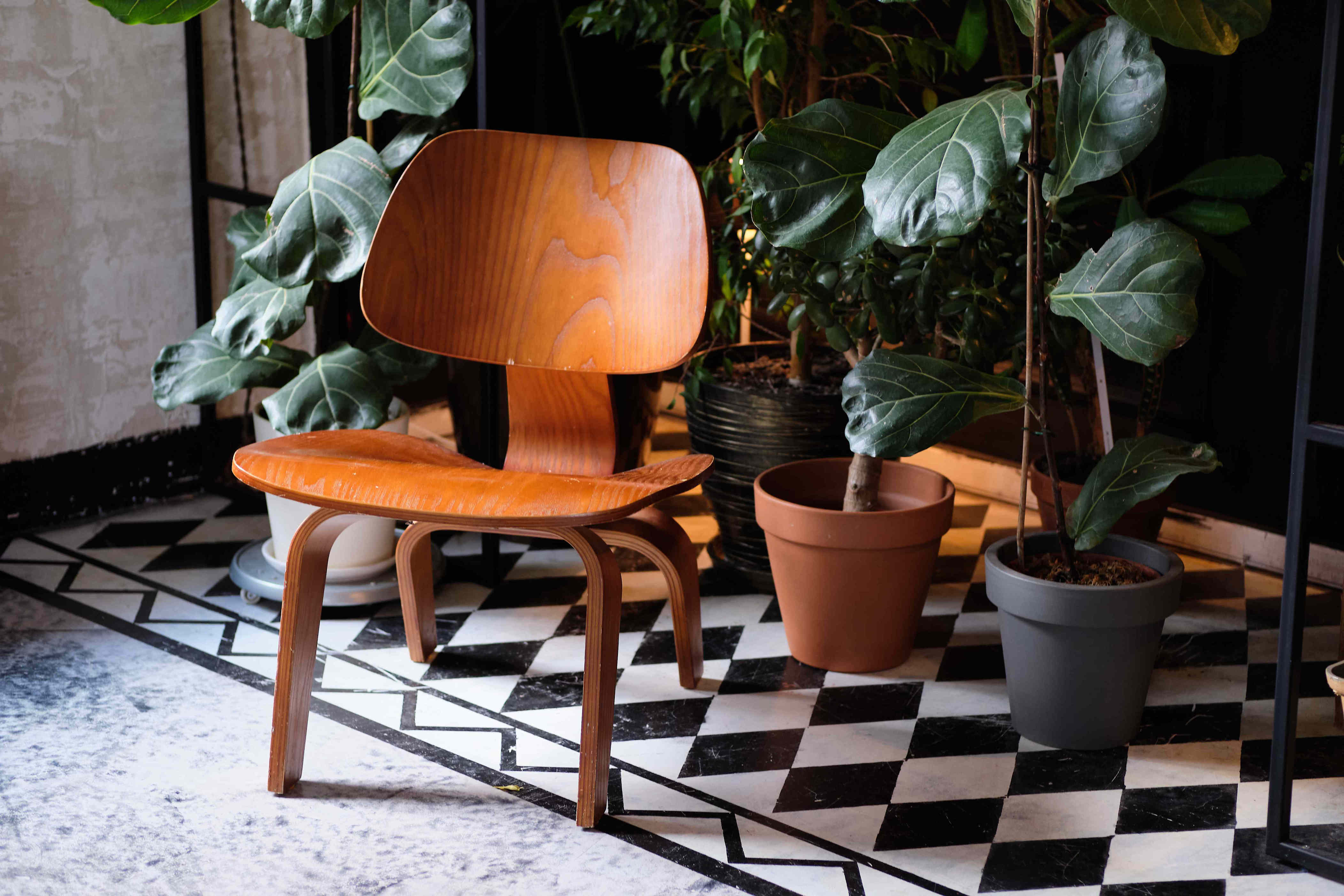 6 mid-century modern pieces you should never pass up at thrift stores