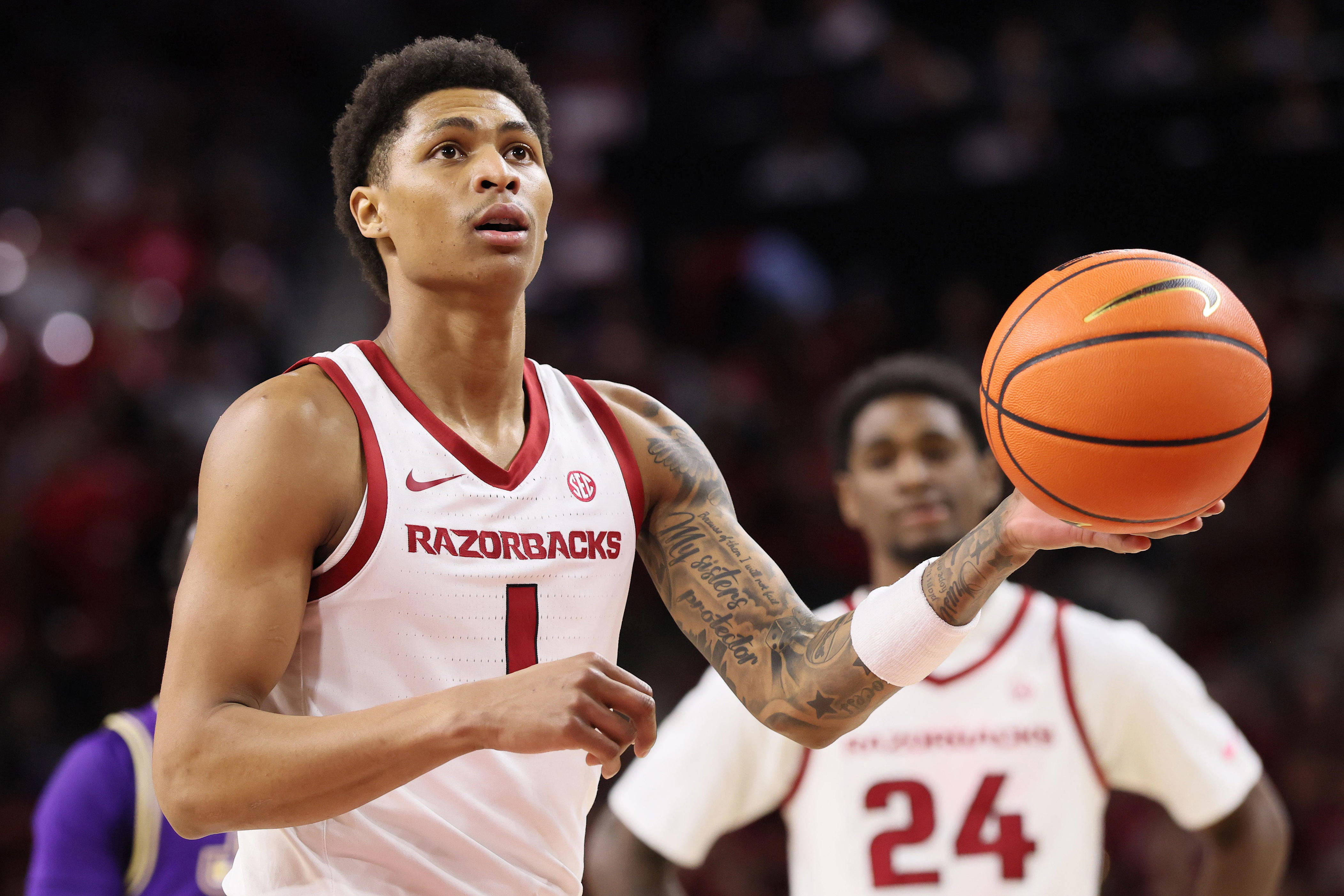 Arkansas basketball survives late Ole Miss rally to move to 2-0 in SEC