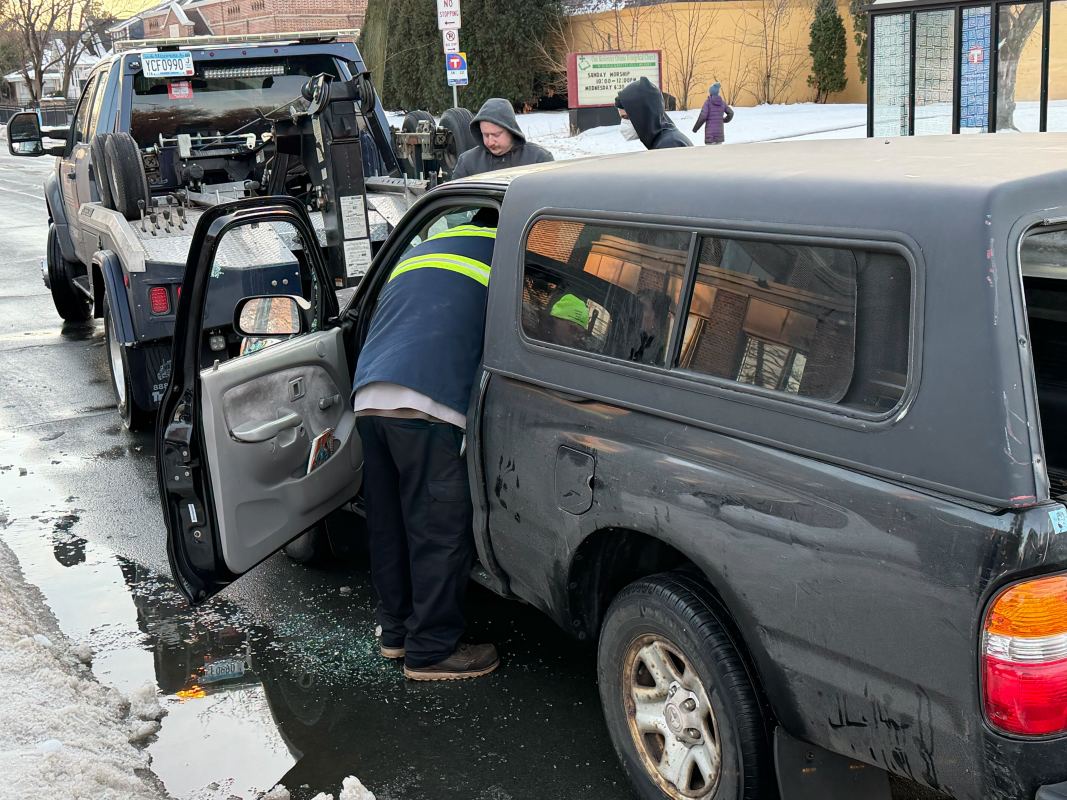 As Minneapolis reels from woman's killing, ICE operations continue ...