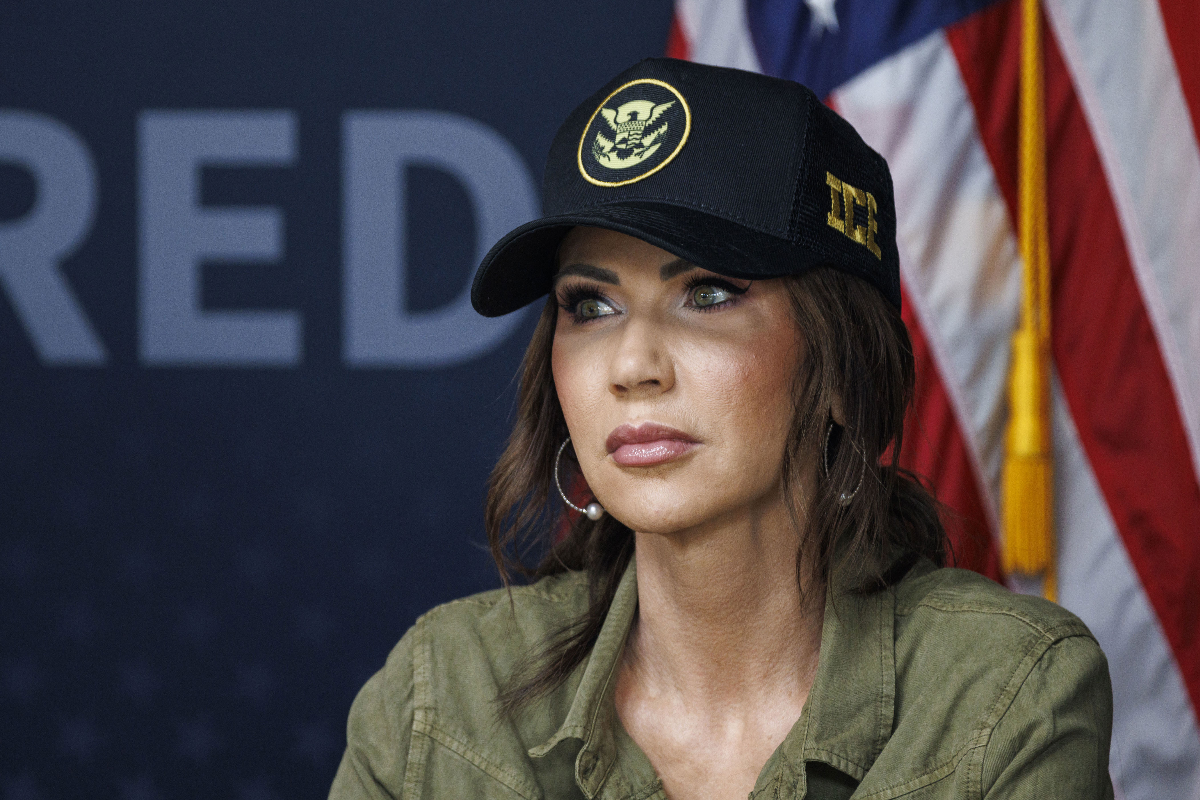 Kristi Noem ripped by ex-ICE director after Minnesota shooting