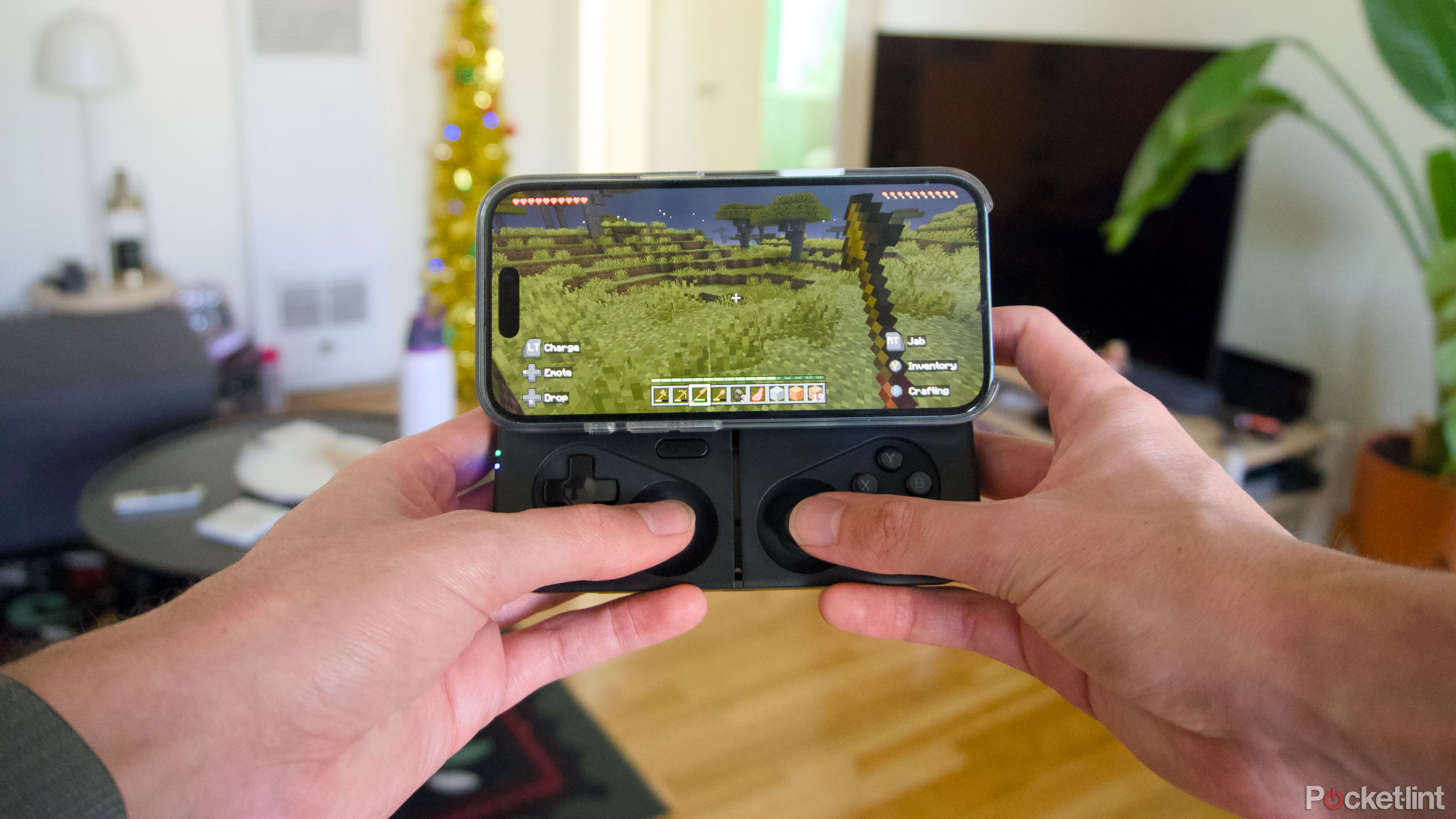 This magnetic controller turned my iPhone into a PSP Go