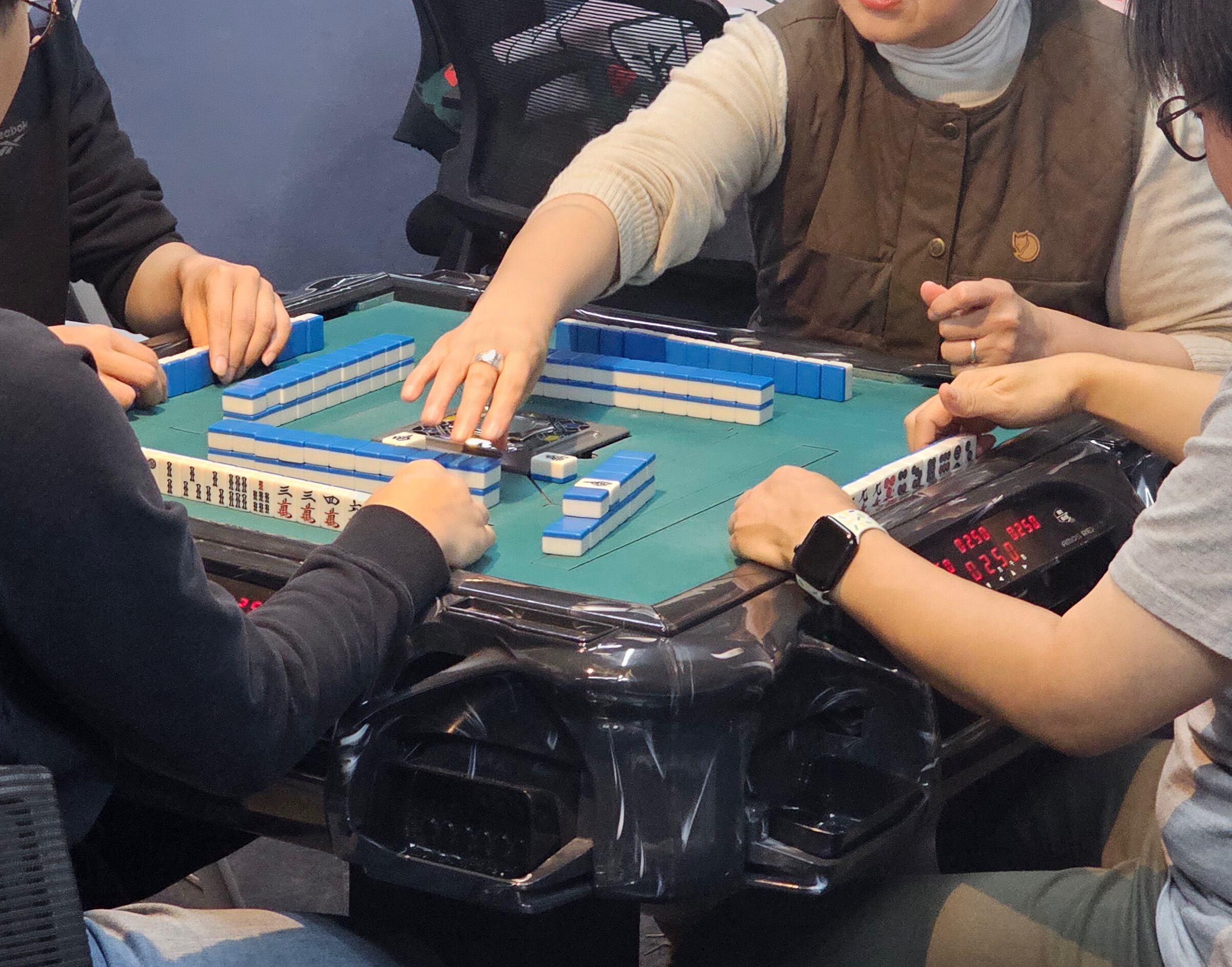 Mahjong sweeps 2030s as university clubs and cafes multiply