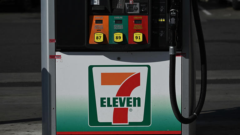 Miami-Dade man arrested in scheme to steal 950 gallons of fuel from 7 ...