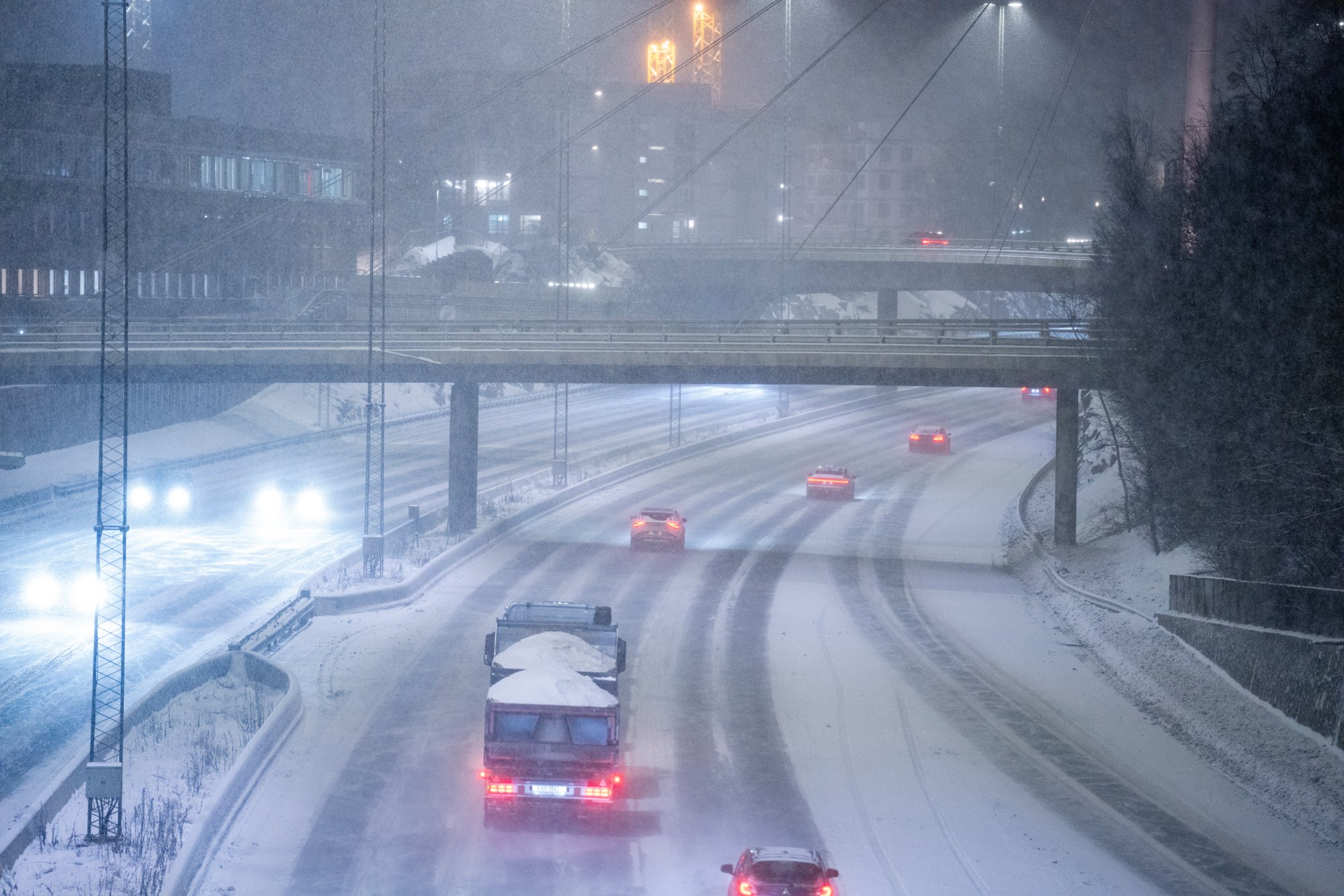 Vegvesenet advarer: Veldig glatt mange steder