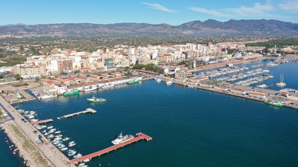 La Fundación PortCastelló lanza un curso de inglés marítimo gratuito ...
