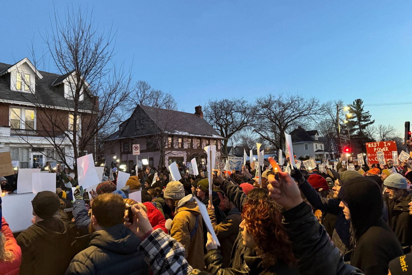 Hundreds protest in Minneapolis after ICE officer kills Renee Nicole ...