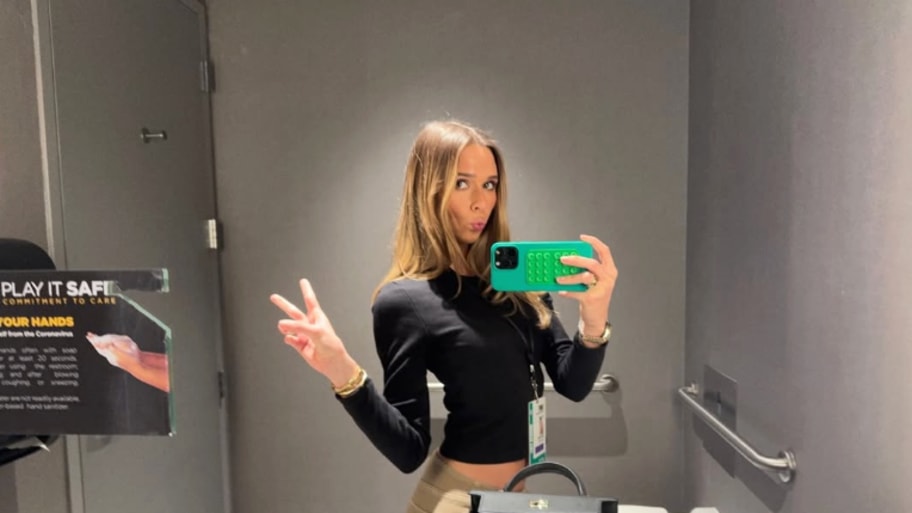 Payton Pritchard's wife Emma turns heads in black fit selfie for ...