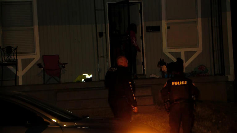 2 people injured; 1 later dies at hospital after shooting in South ...