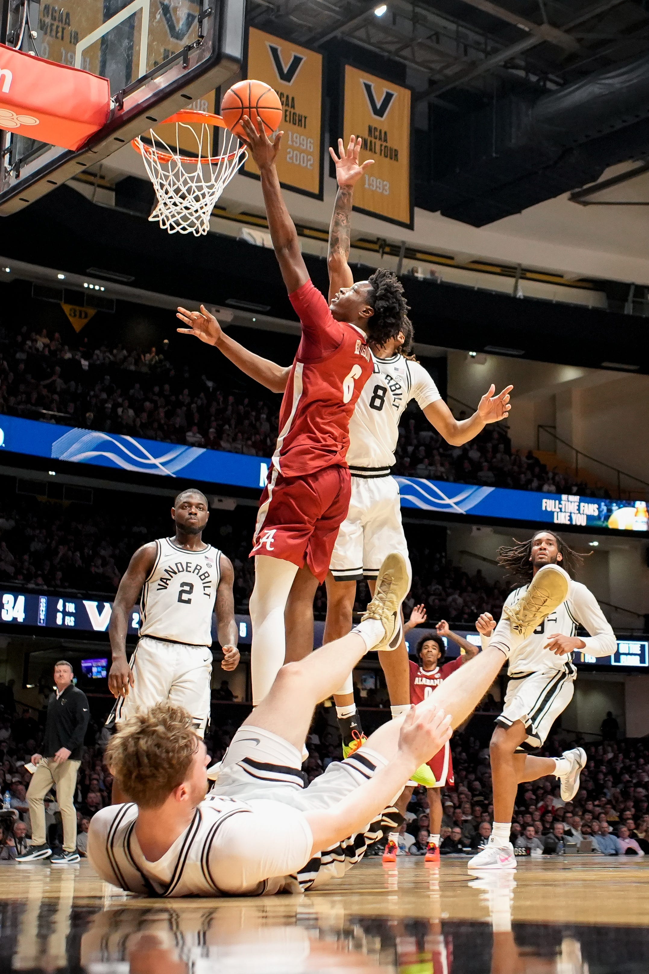 Alabama basketball wild dunk streak snaps with no Aiden Sherrell at ...