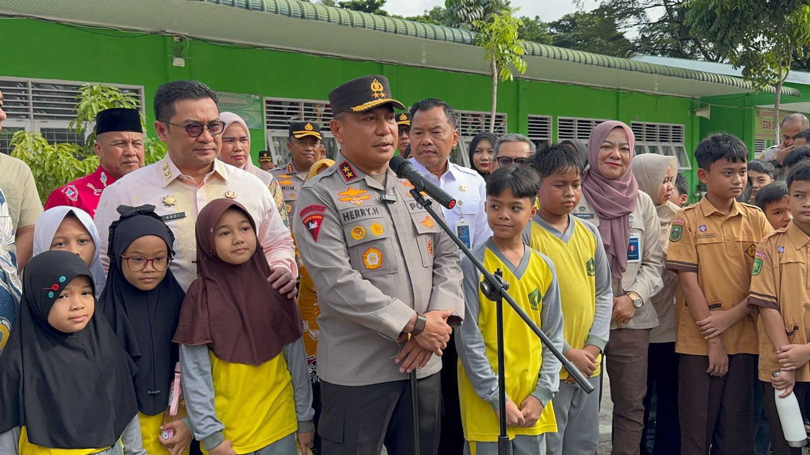 Kapolda Riau Irjen Herry tinjau program MBG, ada kabar gembira untuk ...