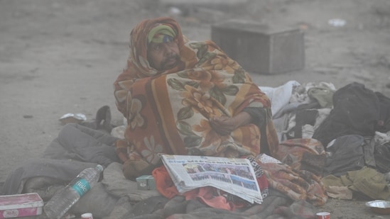 Delhi logs lowest temperature of season! City records 5.8 deg C amid ...