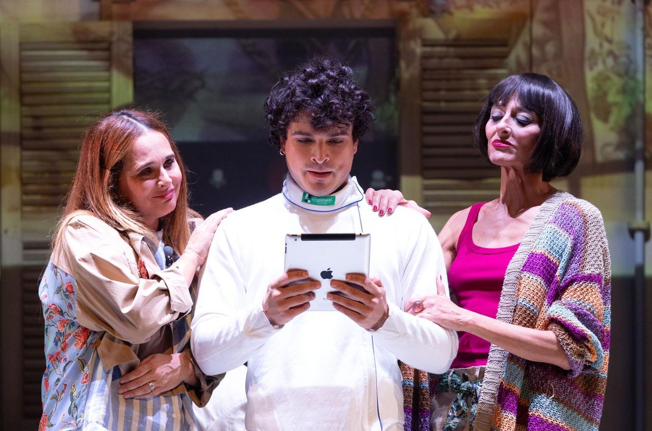 Al Teatro Pacini arriva la pièce 'Ubi Maior' con Gassmann e Knaflitz