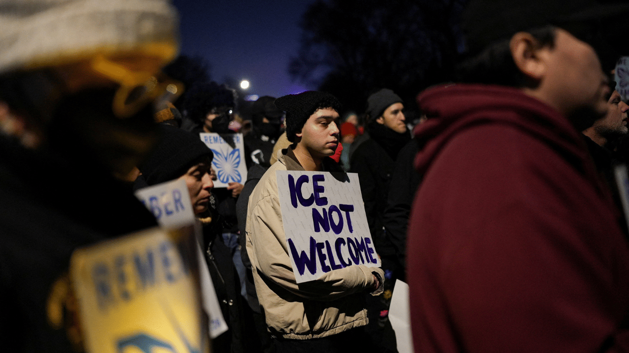 Protests erupt in Minneapolis after ICE agent kills woman during ...