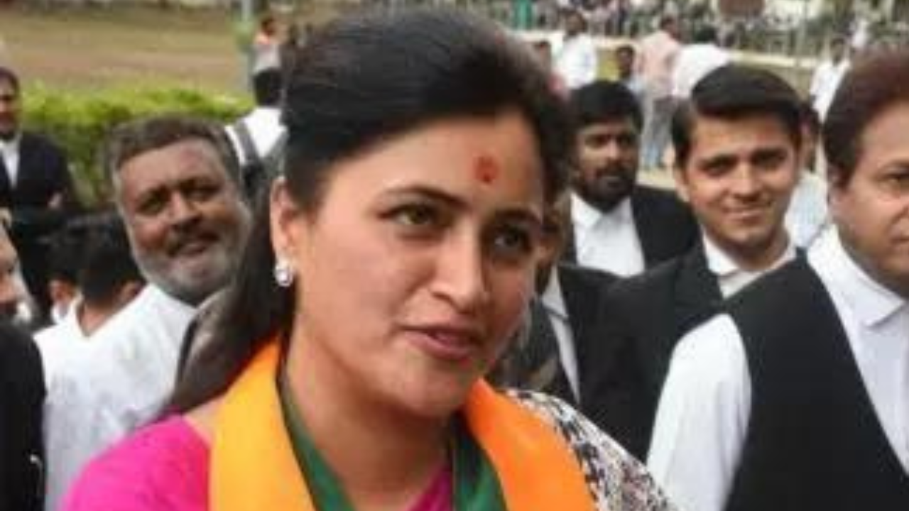 Mumbai court discharges BJP leader Navneet Rana in caste certificate case