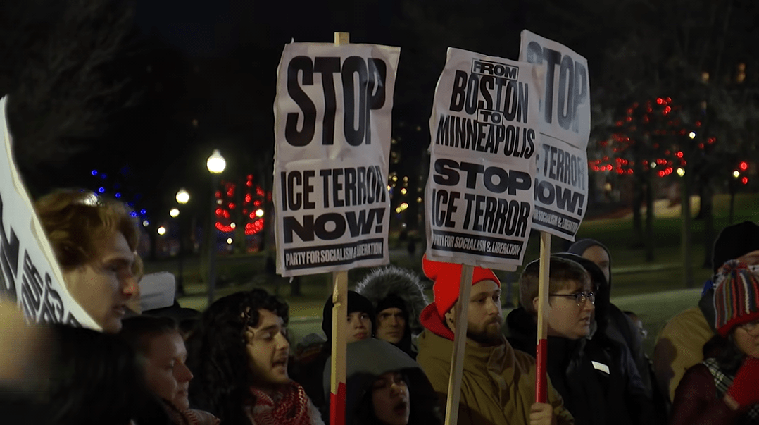 Protesta en Boston tras muerte de mujer baleada por ICE