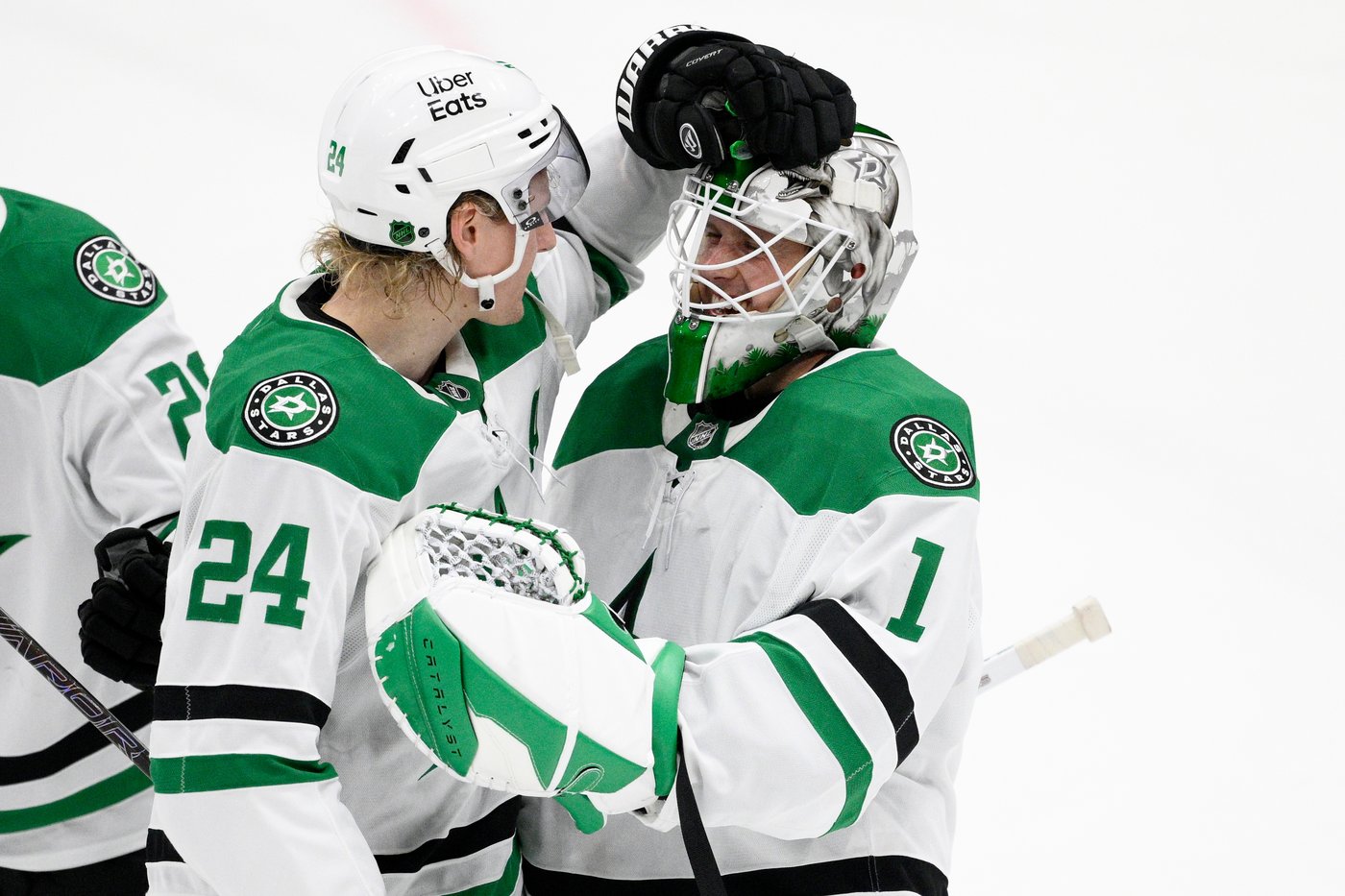 Stars end losing streak with 4-1 win over Capitals