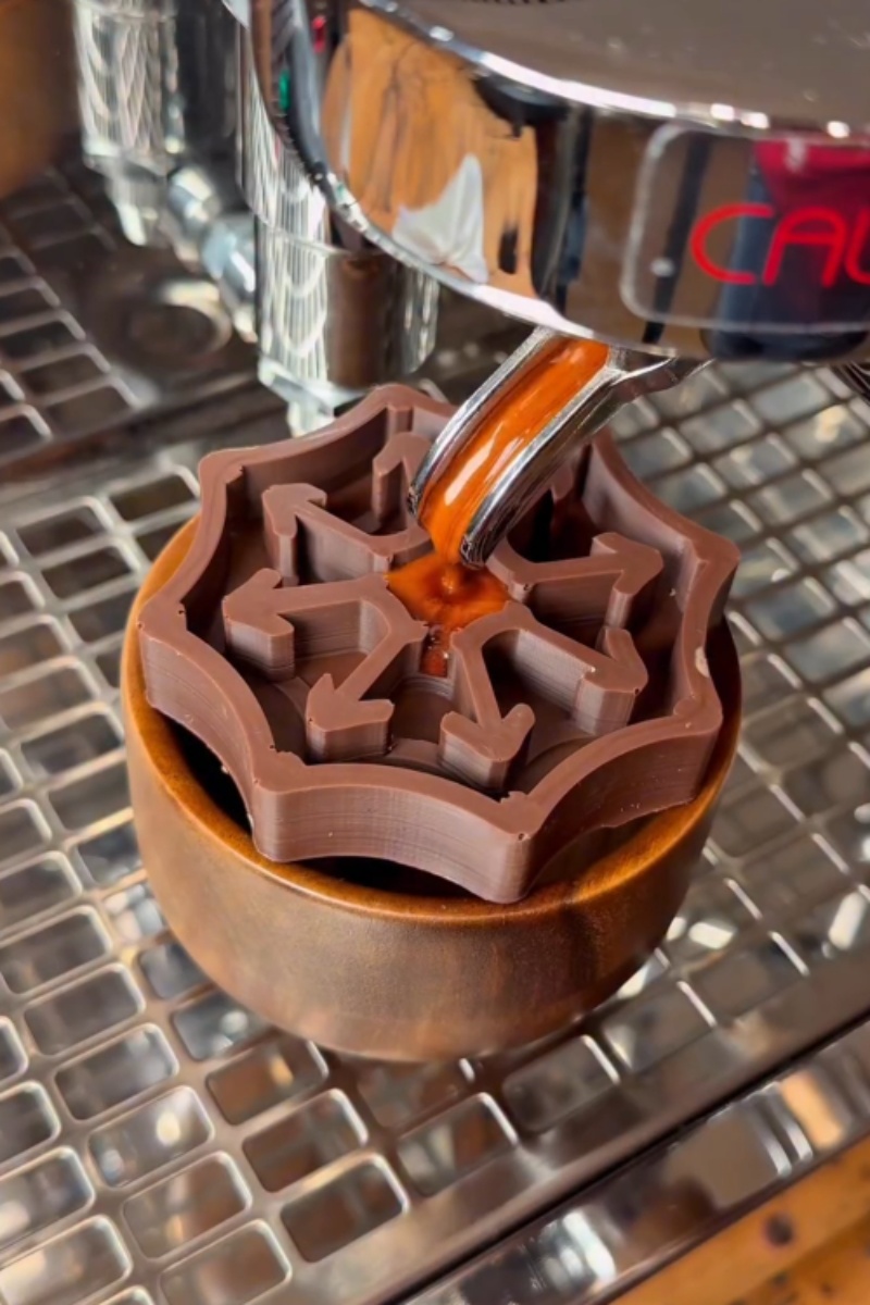 Chocolate mold espresso pour art