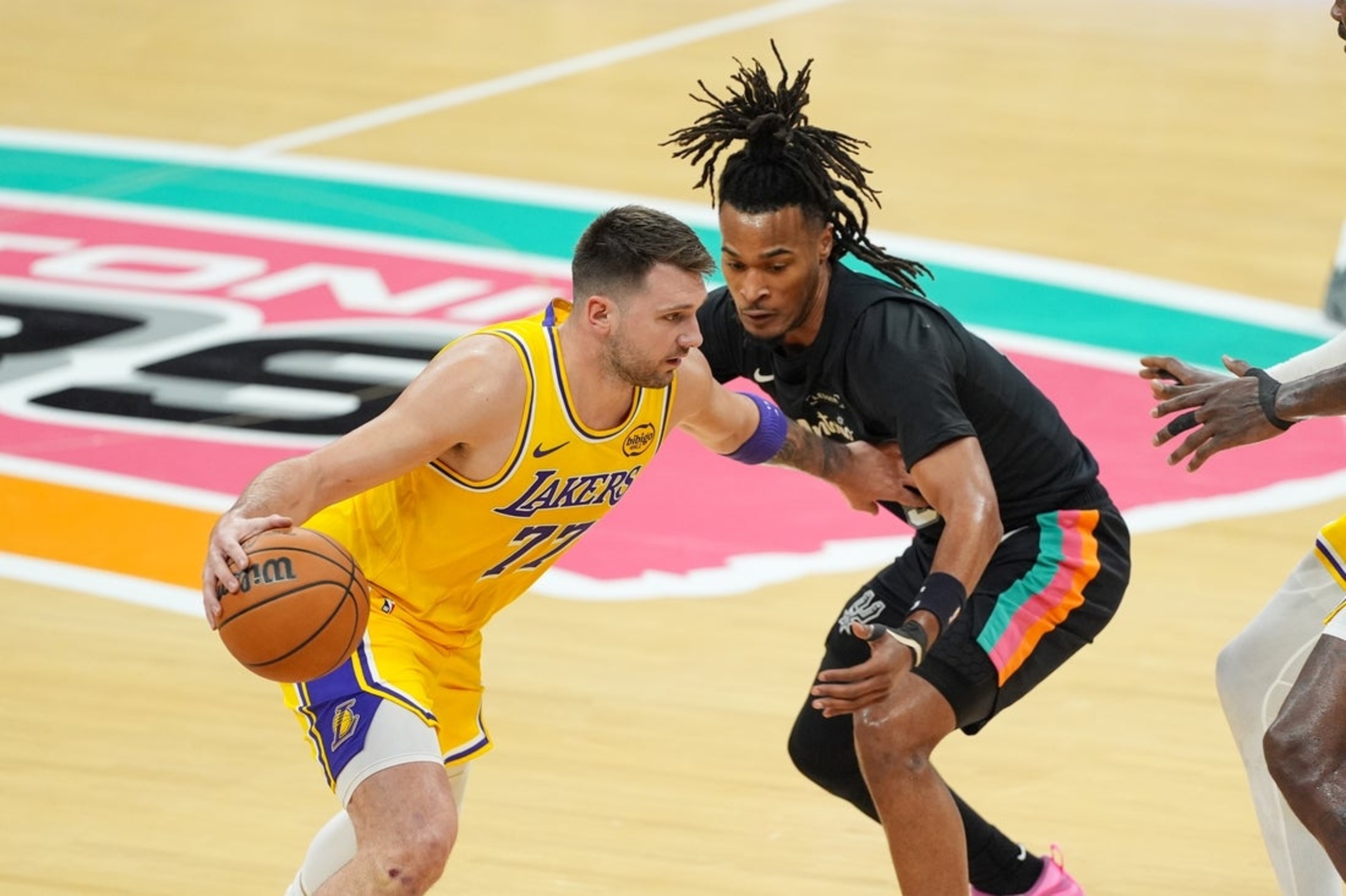 Spurs’ balanced attack overcomes Luka Doncic’s individual effort in win ...