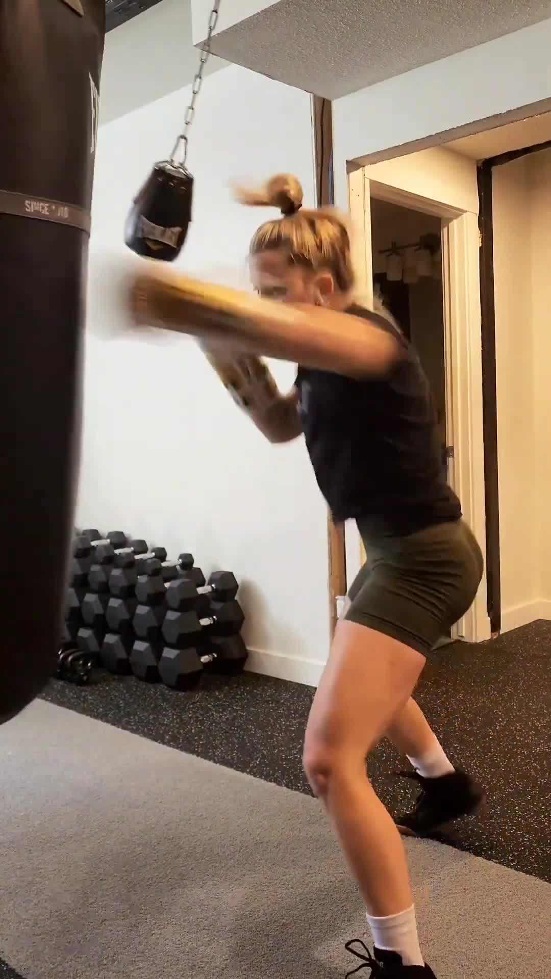 Bree Howling showing off dope head movement drills for boxing