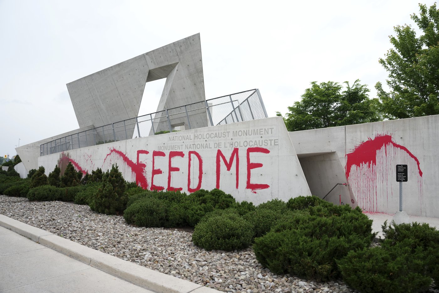 Man receives suspended sentence for defacing National Holocaust Monument