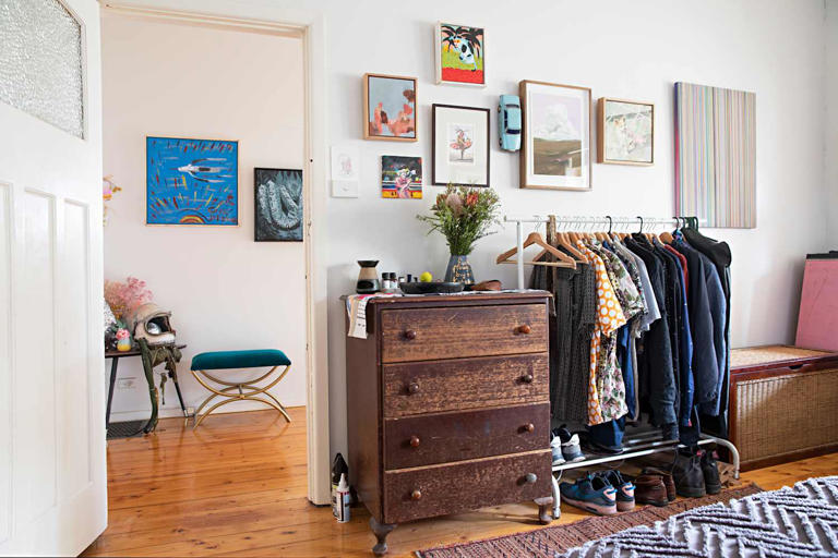 I just discovered the most clever way to store handbags without eating ...