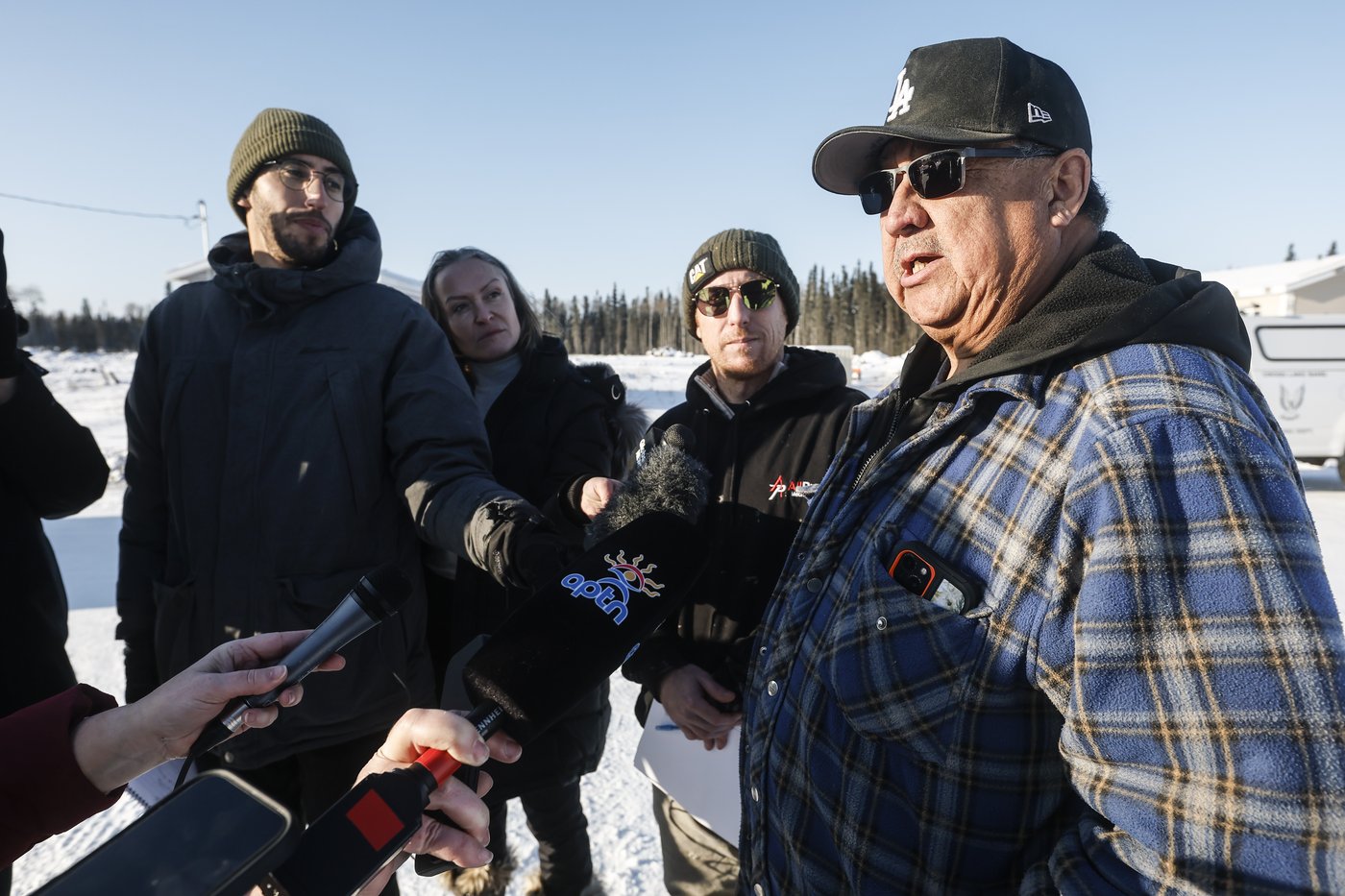 Kinew, leaders visit Manitoba First Nation dealing with frozen water crisis